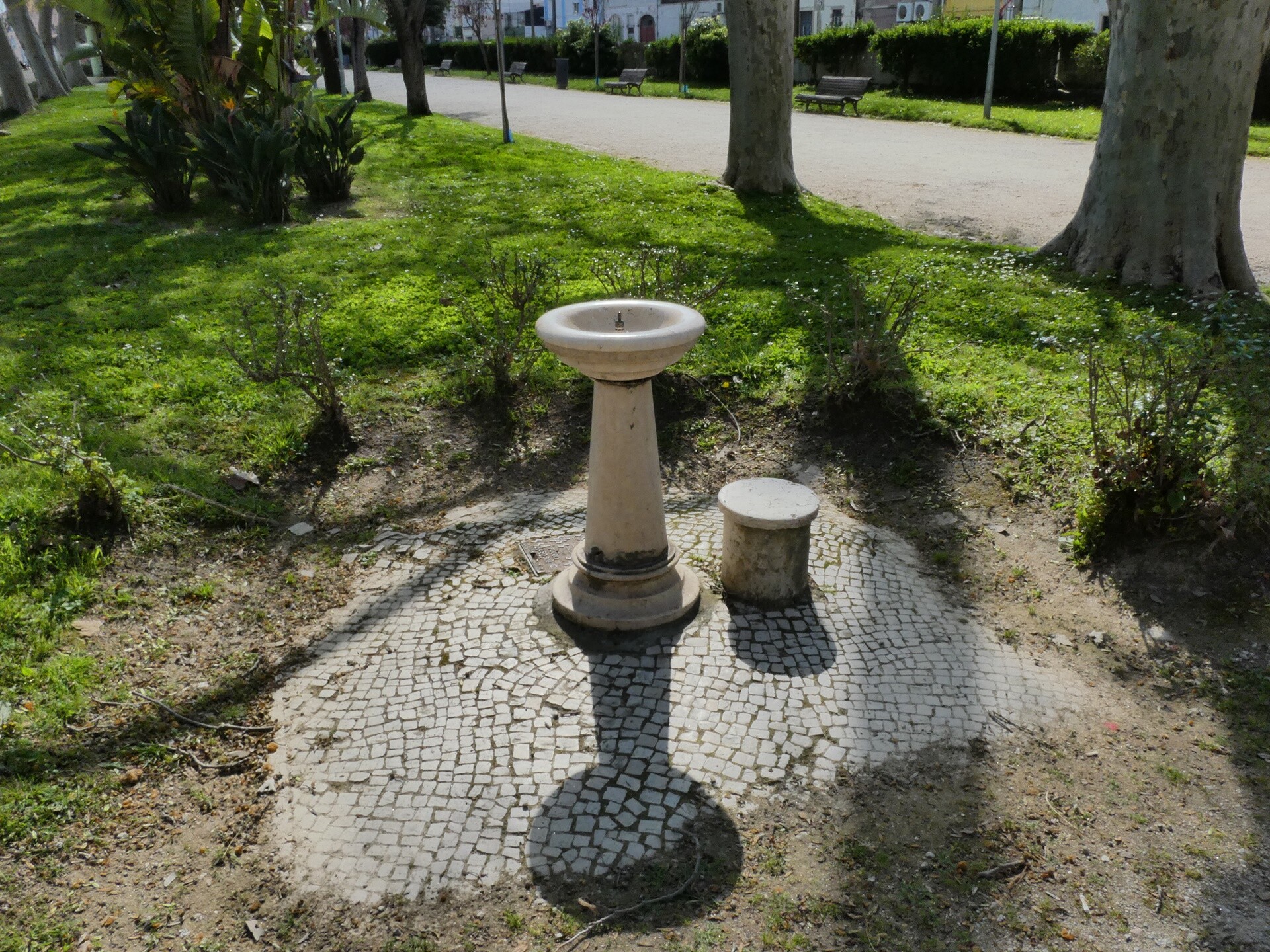 Bebedouro do Coreto do Jardim Palha Blanco - Município de Vila Franca ...